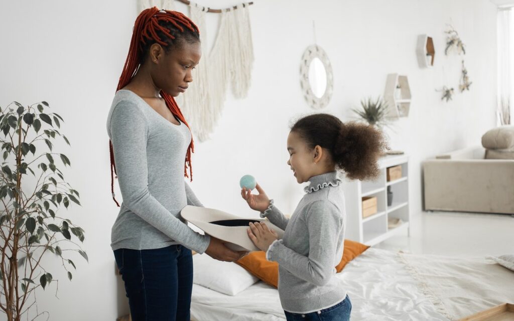 THE MODERN MOM - Art Lemons